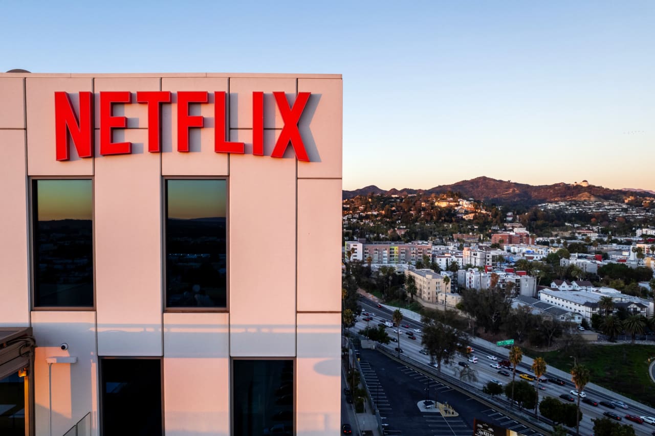 Netflix stock is in the longest losing streak since 2022