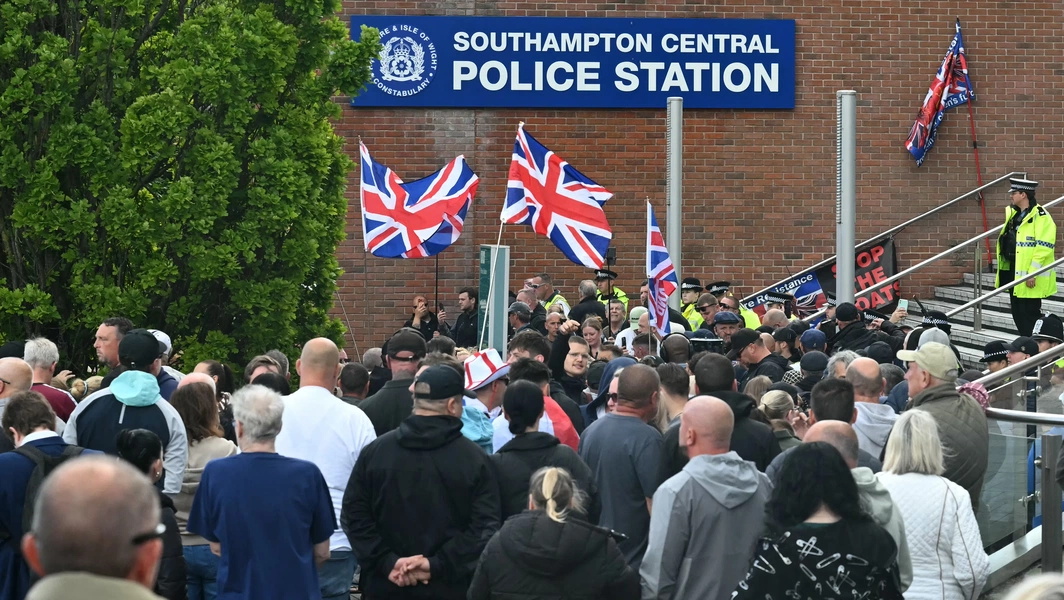 Commons clash as Farage refuses to condemn protest violence
