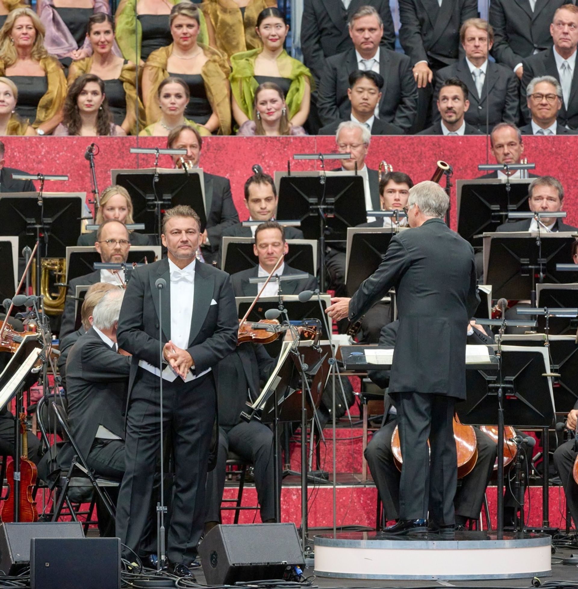 Jonas Kaufmann und Elīna Garanča im Wiener Burggarten