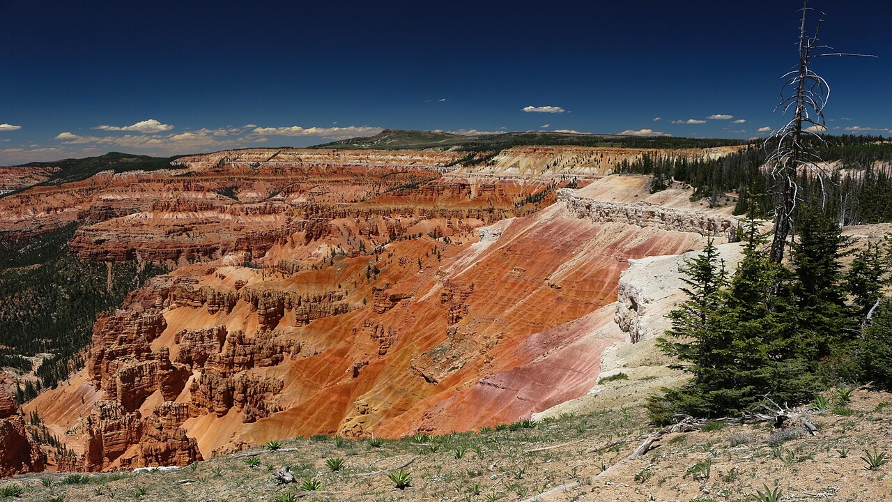 Southern Utah has a bigger, wilder version of Bryce Canyon, and almost ...