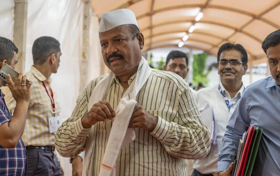 Sattar’s BJP criticism and UBT outreach fuel Sena reunion buzz