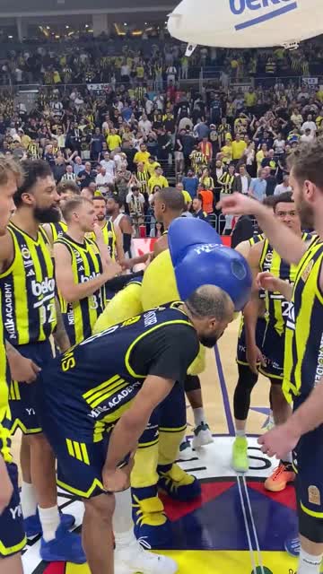 Fenerbahçe Beko yine 18 sayı geriden gelip kazandı