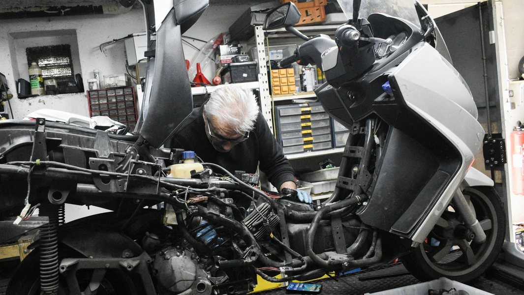 Motorcycle maintenance habits for longevity and safety