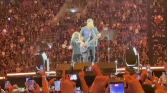 I Metallica in concerto suonano la cover di Ken Shiro