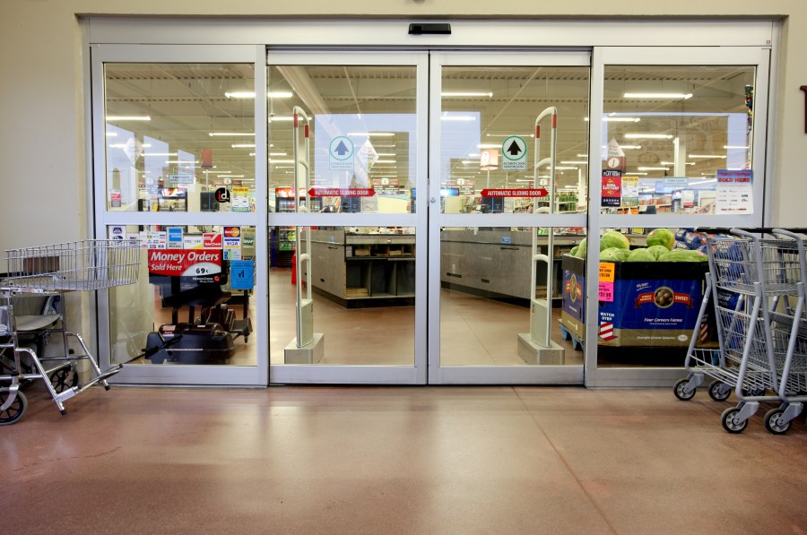 Security guard wounds armed suspect in grocery store shooting