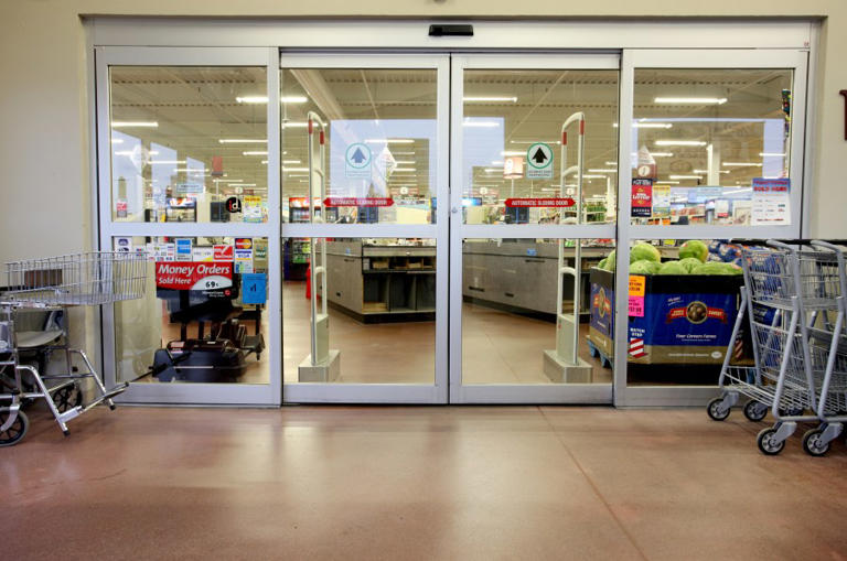 Security guard wounds armed suspect in grocery store shooting