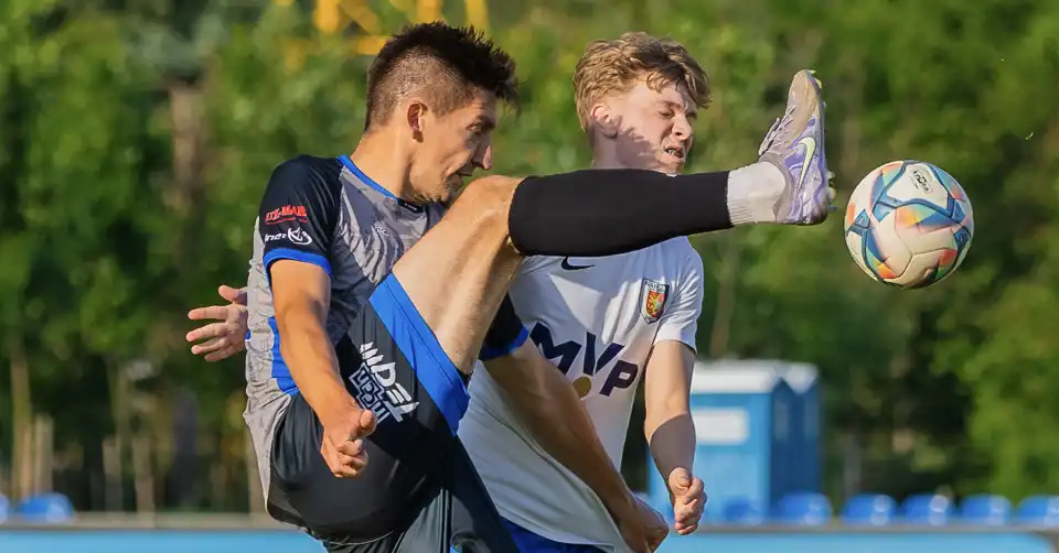 Błękitni Ropczyce nie spadną z 4. ligi. Strzelili Karpatom Krosno 6 ...