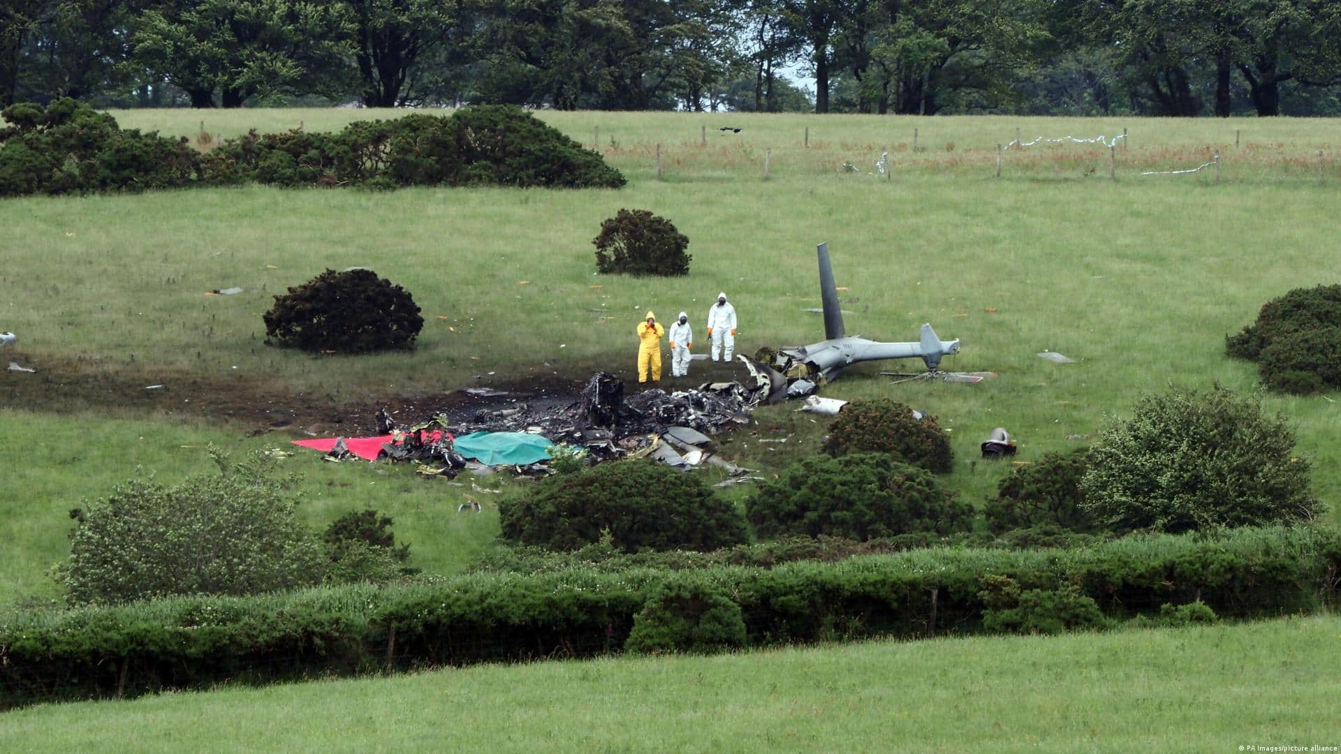 3 Royal Navy crew members killed in helicopter crash during UK training ...