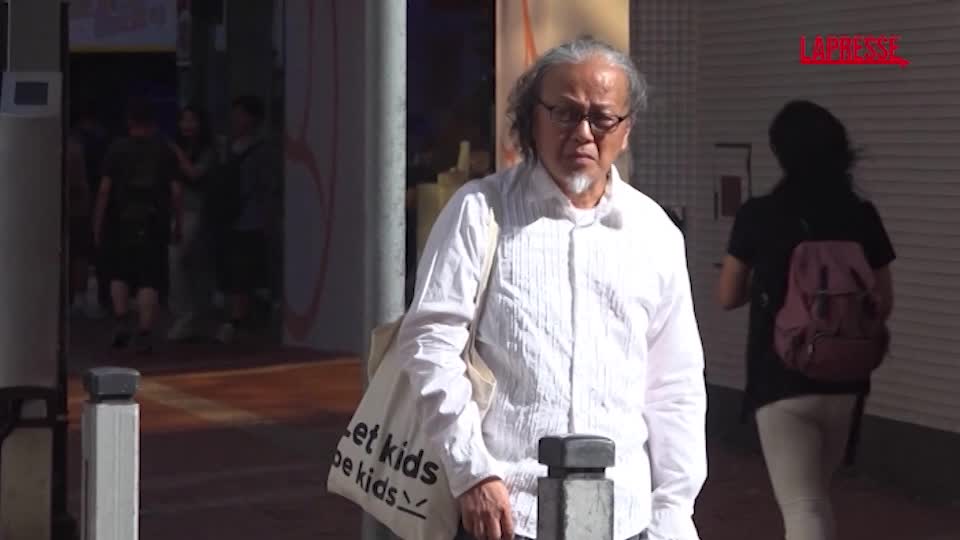 Hong Kong, artista commemora le vittime di piazza Tiananmen con un ...