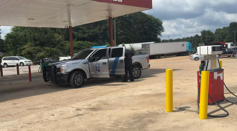 SWAT responding after deputy shot in Simpson County