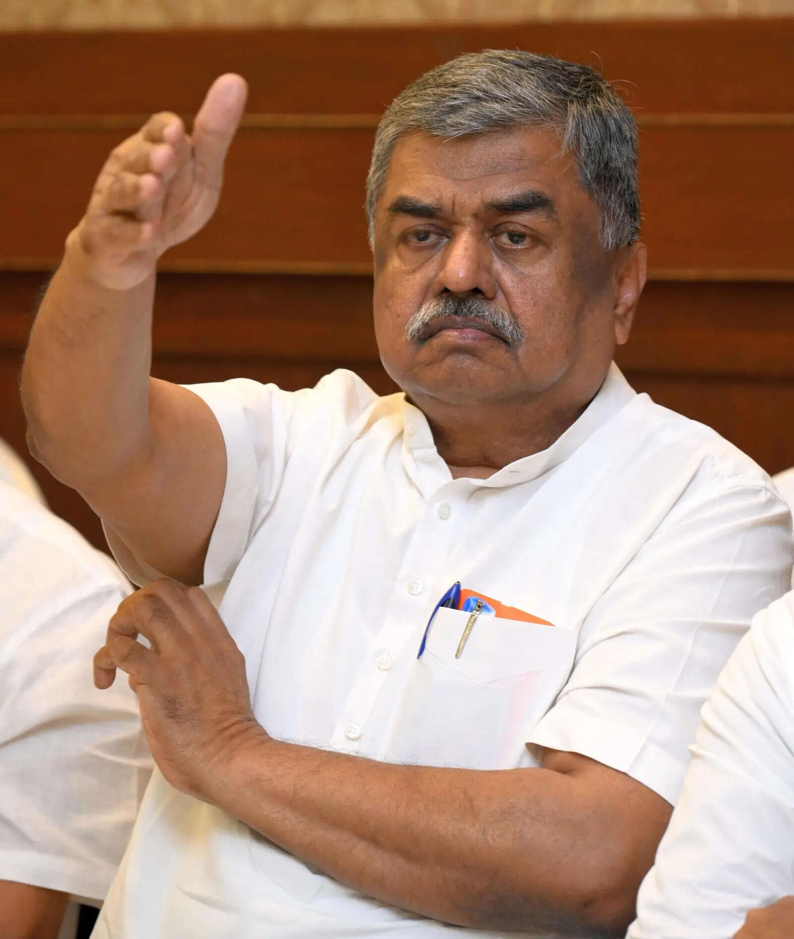 Hariprasad takes over as party chief, Jarkiholi snubbed