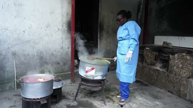 Ebola: WFP steps up food assistance to frontline workers, patients