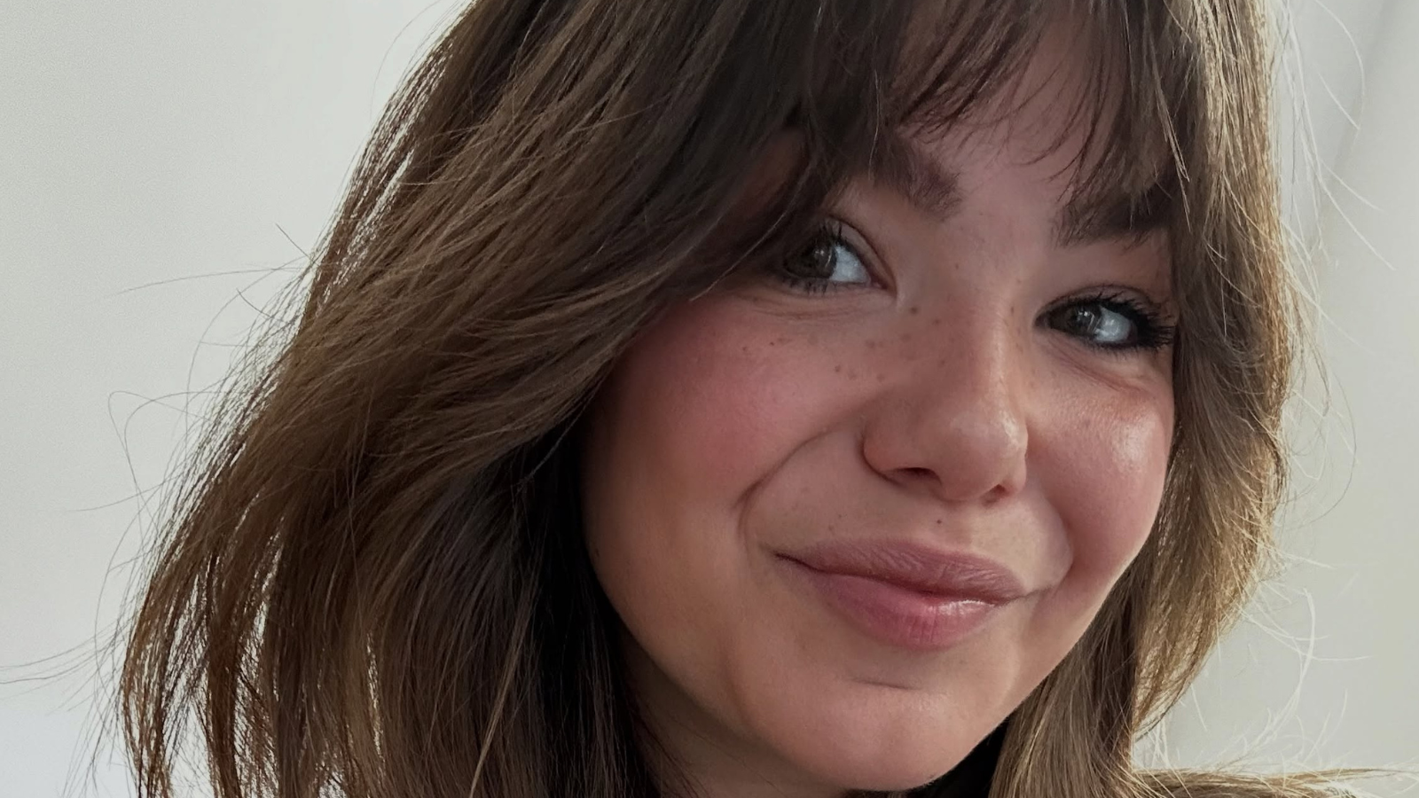 Actrice Abbey Hoes neemt een duik in bikini en laat Instagram-volgers ...