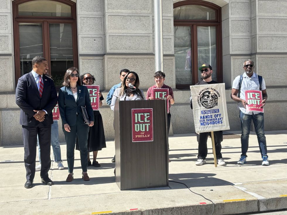 Immigrant advocates training Philly business owners what to do if ICE ...