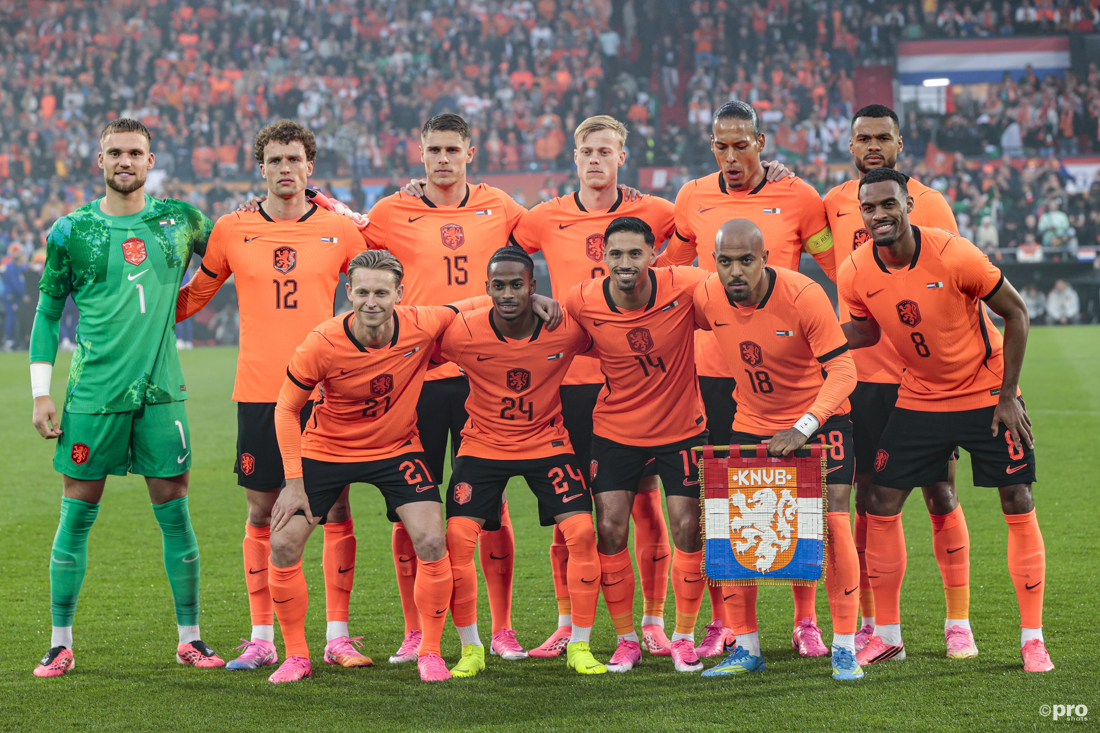 Van Hooijdonk smult van Oranje-verrassing: 'De signalen zijn hoopgevend'