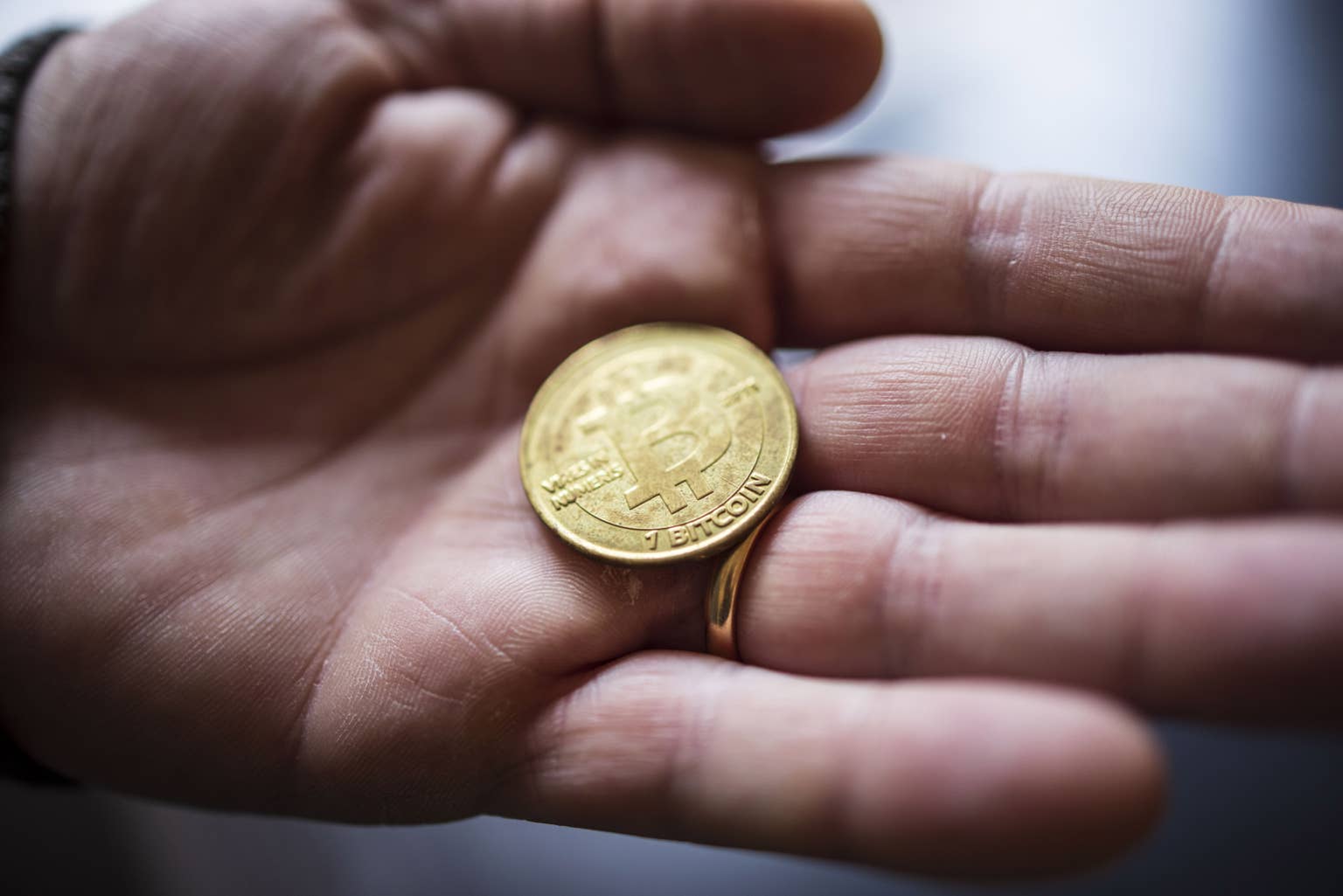 Physical bitcoin worth $1.78M gets cracked open after 12 years