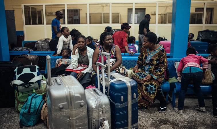 Hundreds flee as South Africa anti-migrant mobs go door-to ...