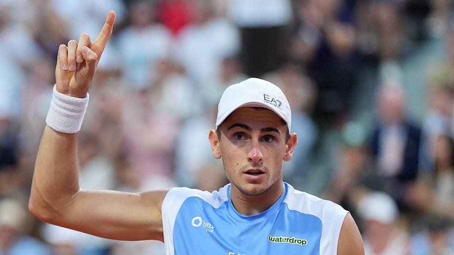 Matteo Arnaldi's fiancée Mia Savio shows love before French Open ...