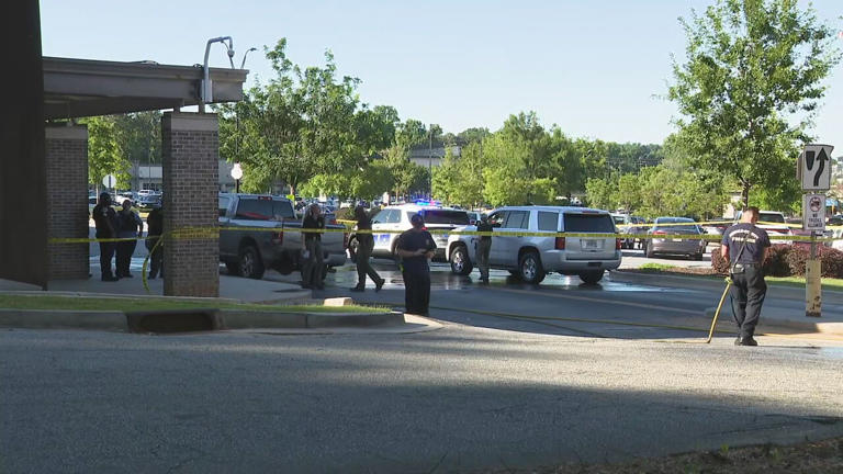 Driver causes car crash trying to get shooting victim to DeKalb urgent care