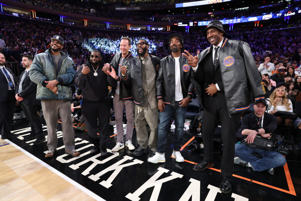 These black celebrities are New York Knicks superfans