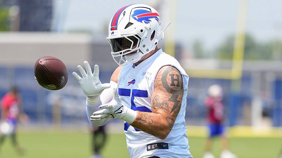 Bills pass rusher Michael Hoecht sets return date as injury rehab continues