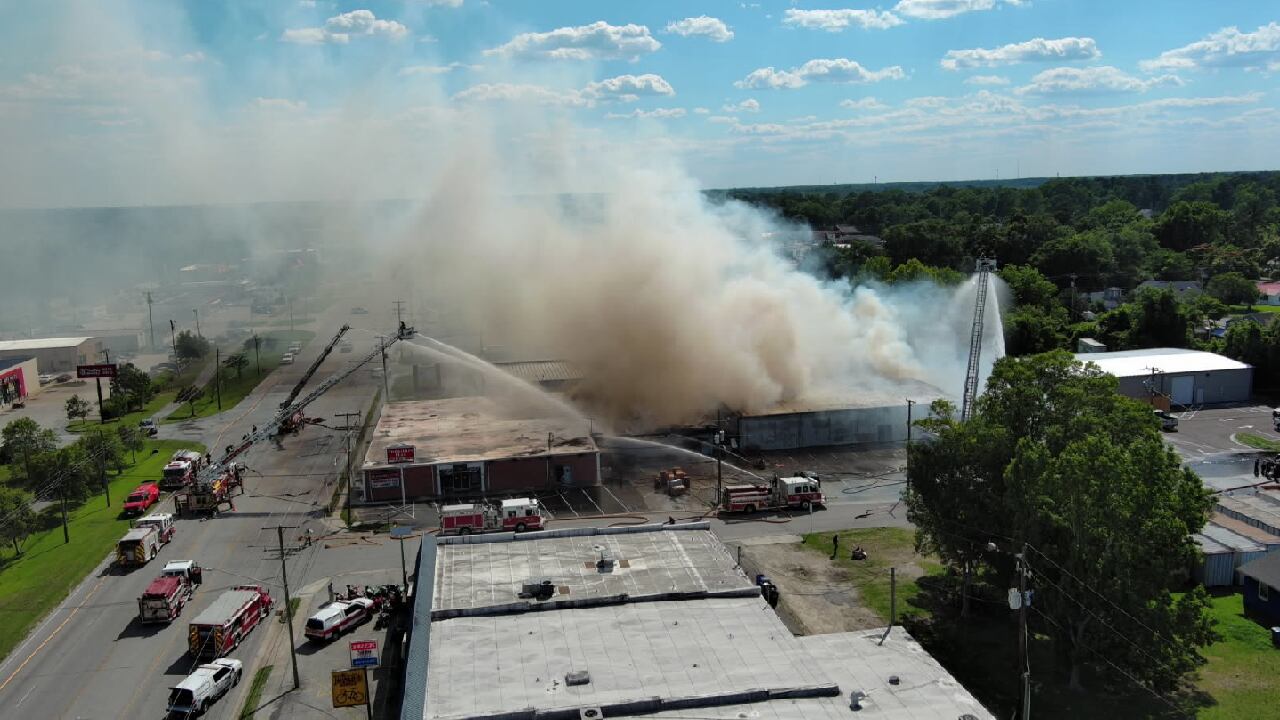 Five firefighters injured in major furniture store fire in Jacksonville