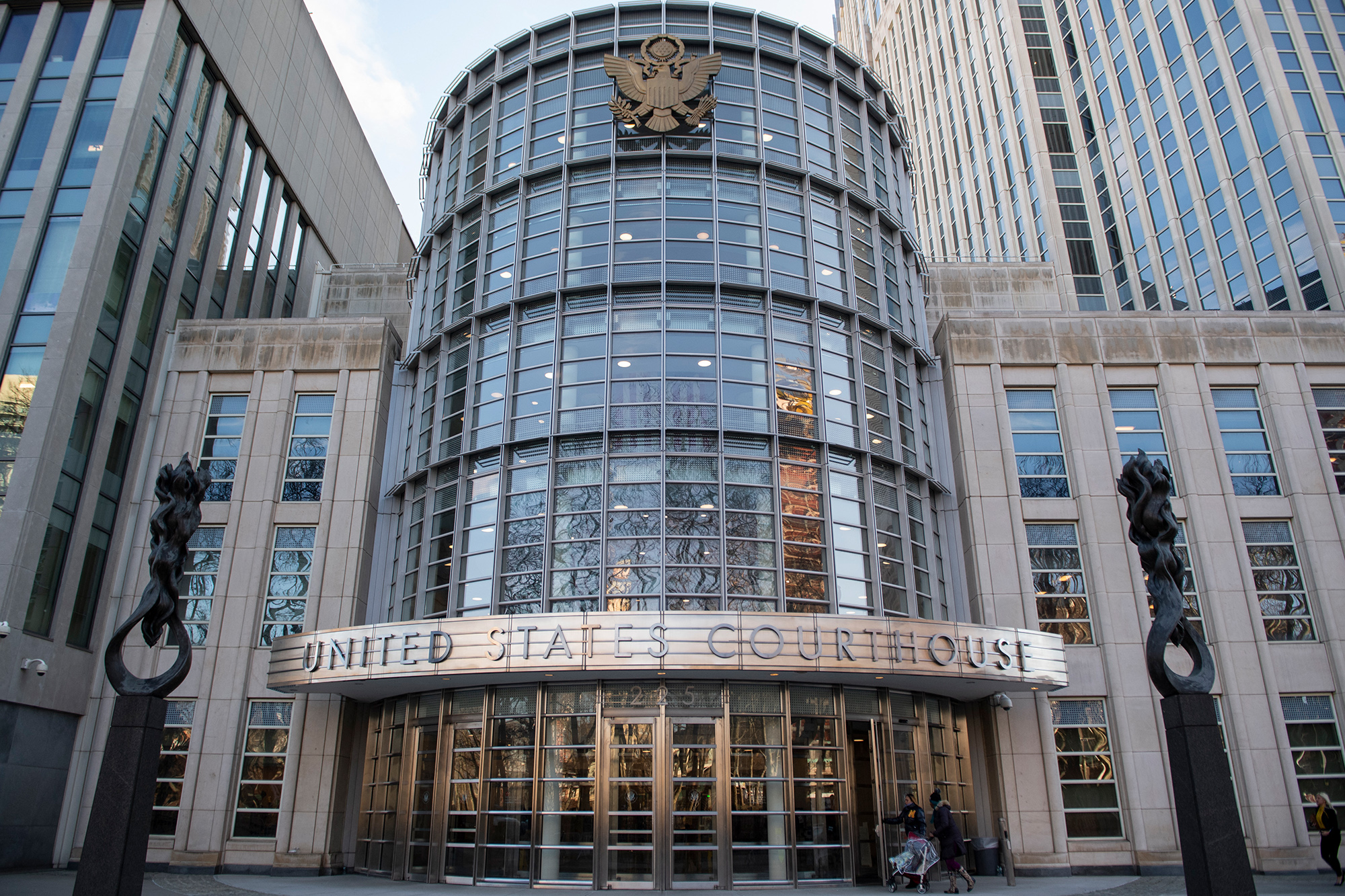 Shamed former NYPD detective gets 4 years for brazenly swindling ...