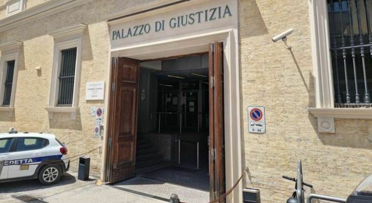Dispetti e botte, a Sassoferrato è guerra fra 3 vicini. Si tirano anche ...