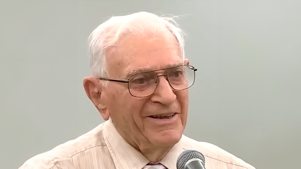 Judge honors 100-year-old World War II veteran