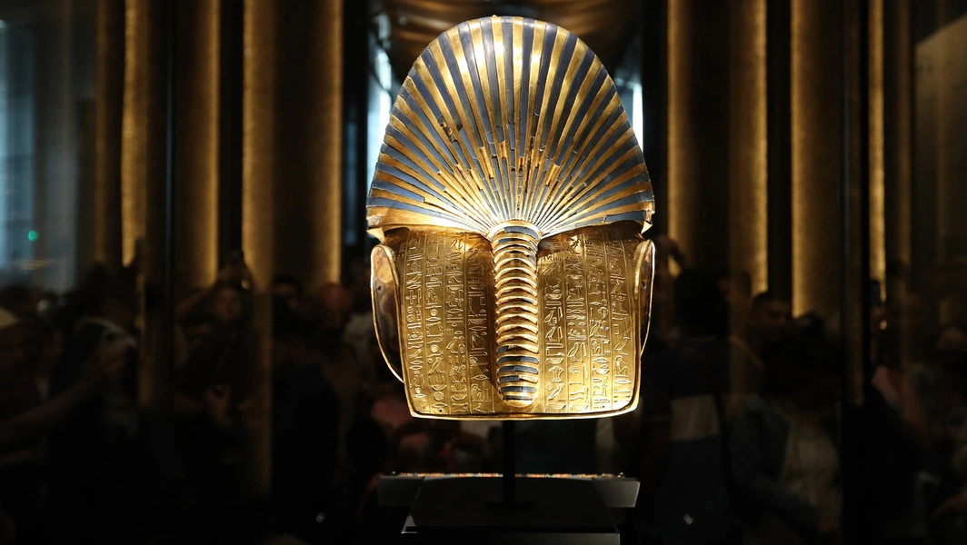 Realism and idealism in ancient portraiture
