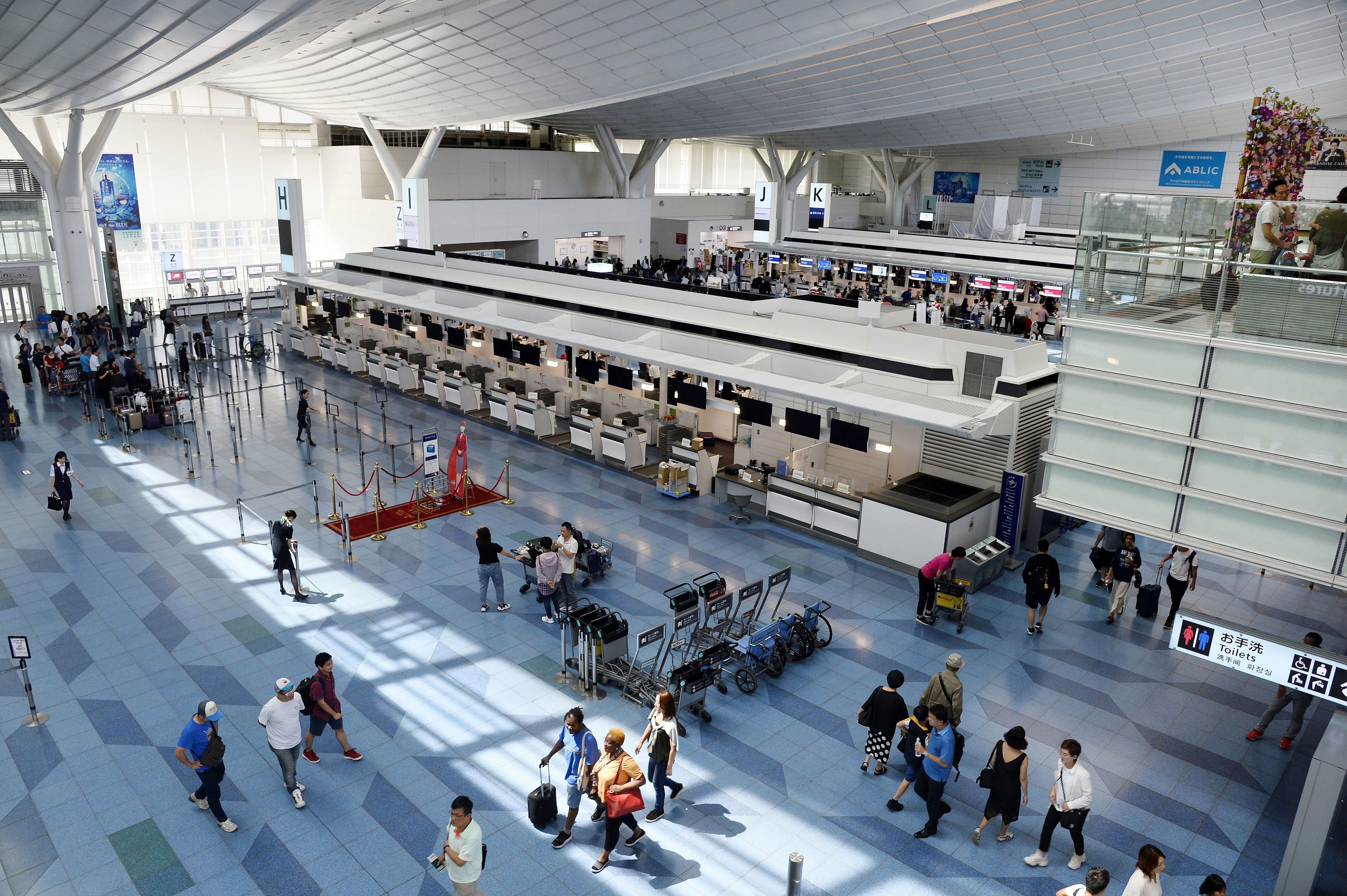 United Airlines warns customers of booking flights at its 3 major ...