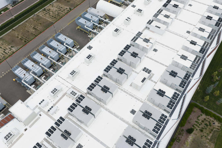Energy, water use and pollution of AI and data centers rival most countries