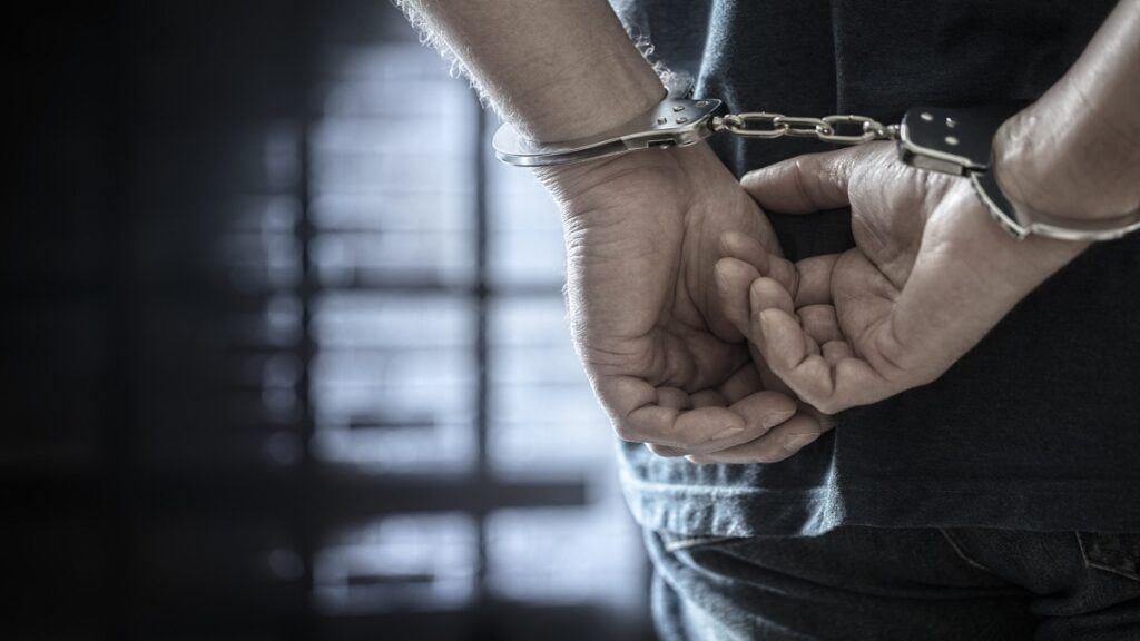 ¡Ya, mamá!: mujer agarra a cinturonazos a su hijo por robarse una ...