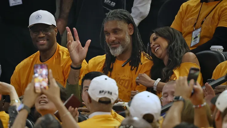 Tim Duncan's hair then and now: Photos of ex-Spurs star with dreadlocks ...