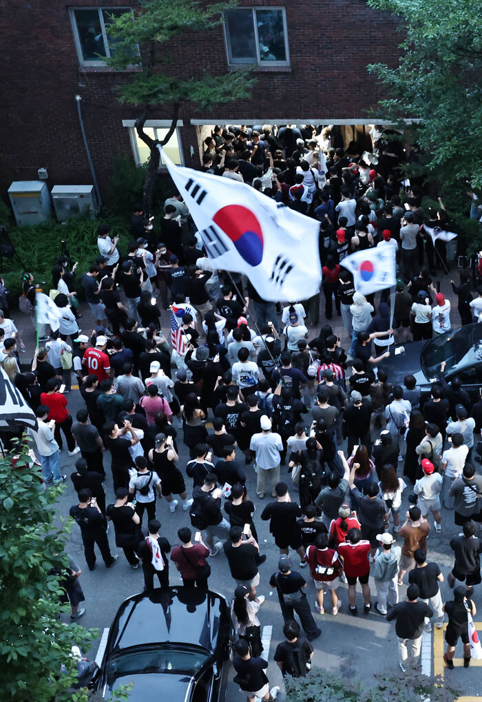 Protest over ballot shortage in local elections