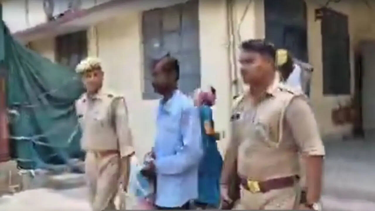 Mahoba triple murder: Court awards death sentence to man for killing ...