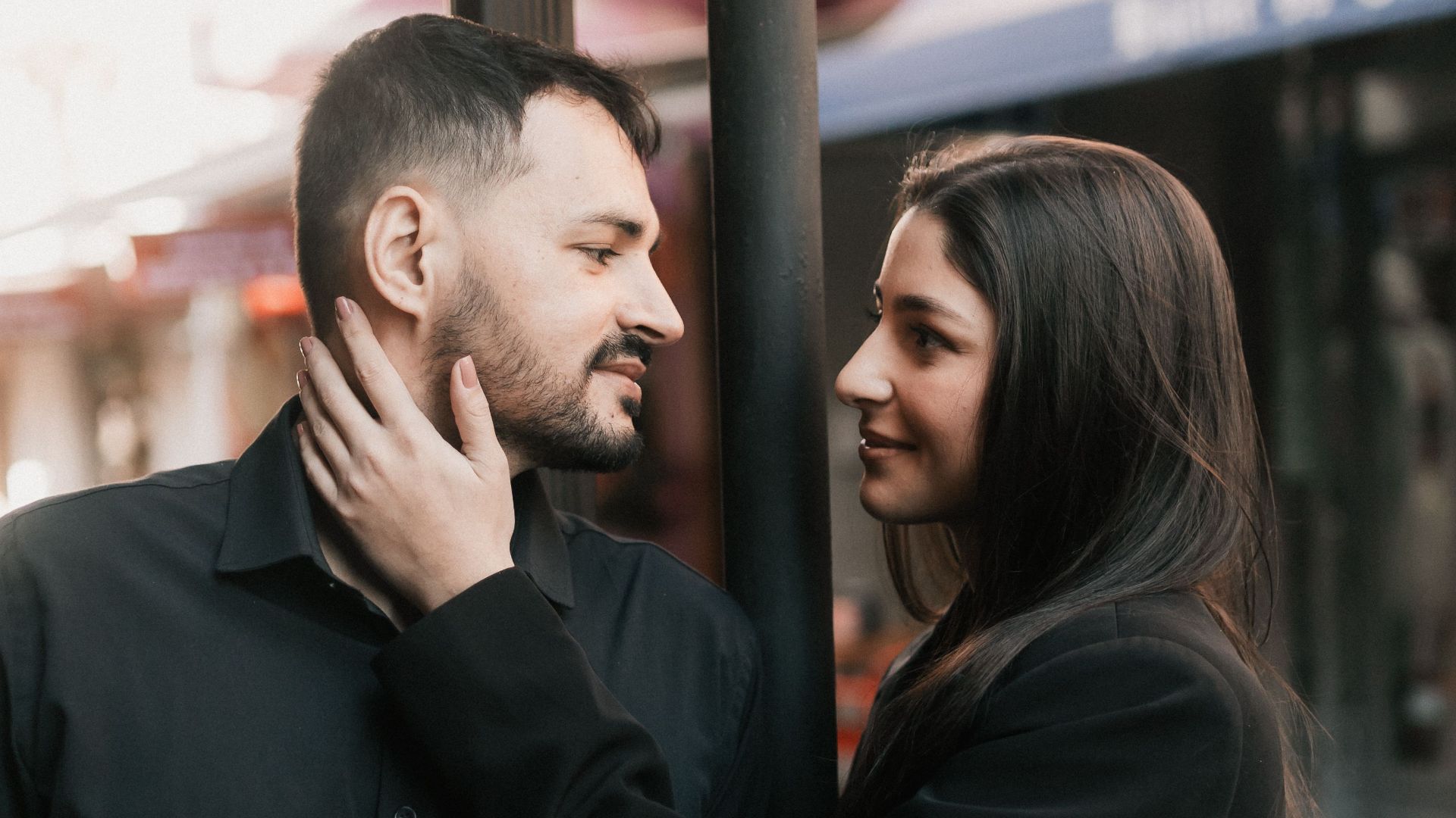 20 things women do on dates that make them seem bitter