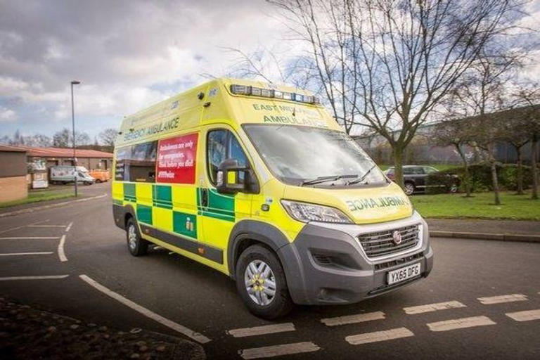 Nottinghamshire primary school in 'medical emergency' as 9 rushed to ...