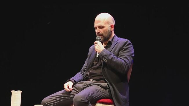 Saviano sbeffeggia gli incursori di Marina, Salis vuole abolire la parata