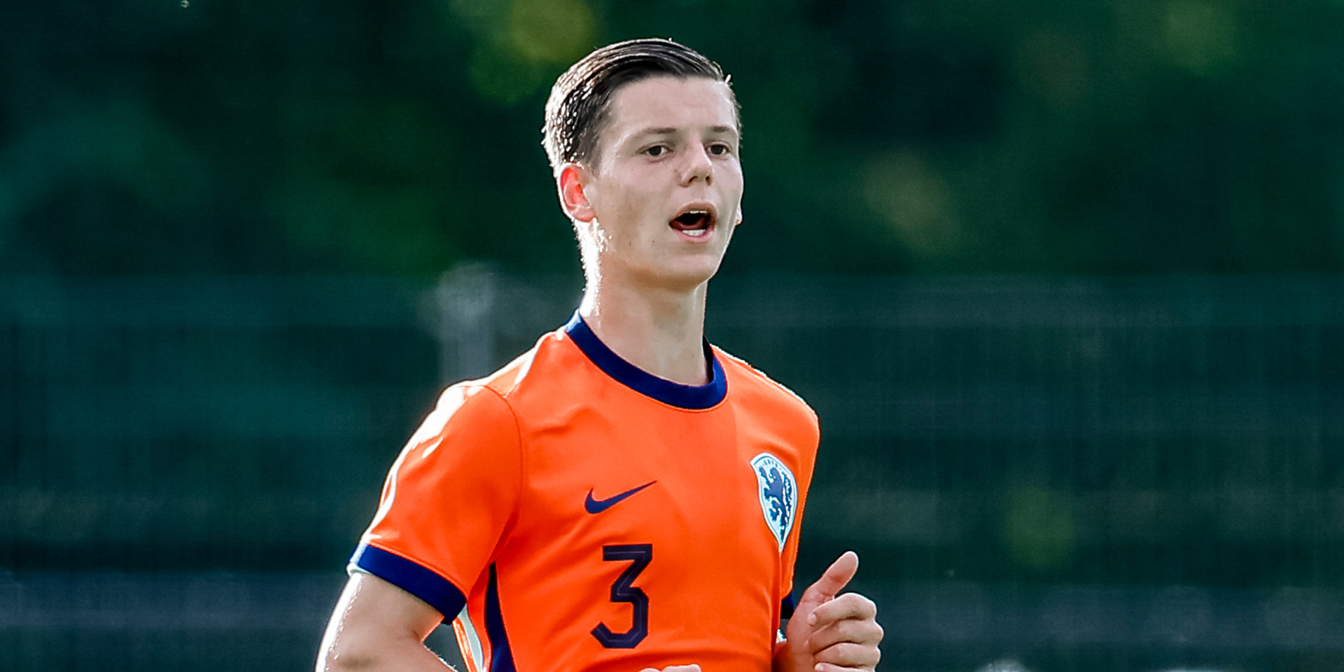 PSV ziet toekomst in verdediger met 'goede traptechniek' en deelt ...
