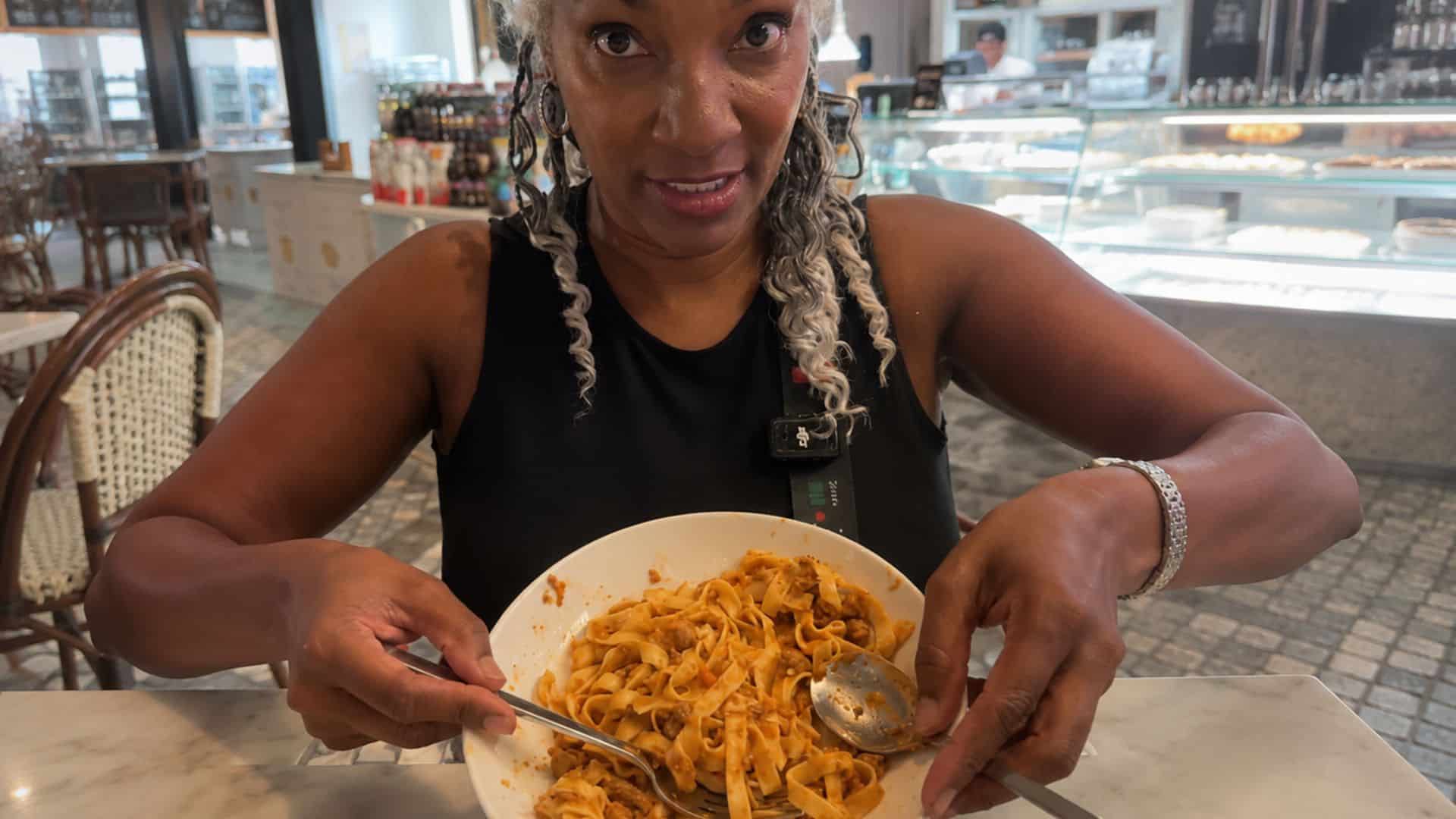 Woman paid $52.95 for just pasta and water at Las Vegas restaurant, now ...