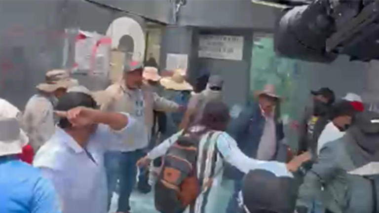 Presuntos integrantes de la CNTE entran y hacen destrozos en la SEP al ...