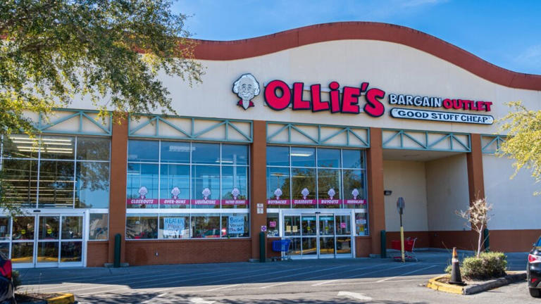 The closeout goldmine: Ollie's Army swells to 17 million members as ...