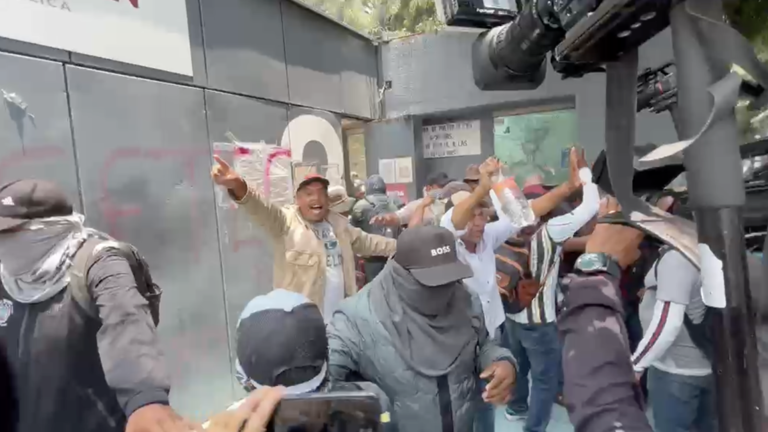 Gobierno entrega hoja de ruta a la CNTE para revisar sus demandas