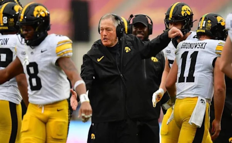 Son of Iowa football coach lands first college offer and sparks ...