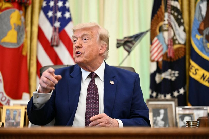 'Toddler' Trump holds up bizarre chart comparing DC pool to building ...