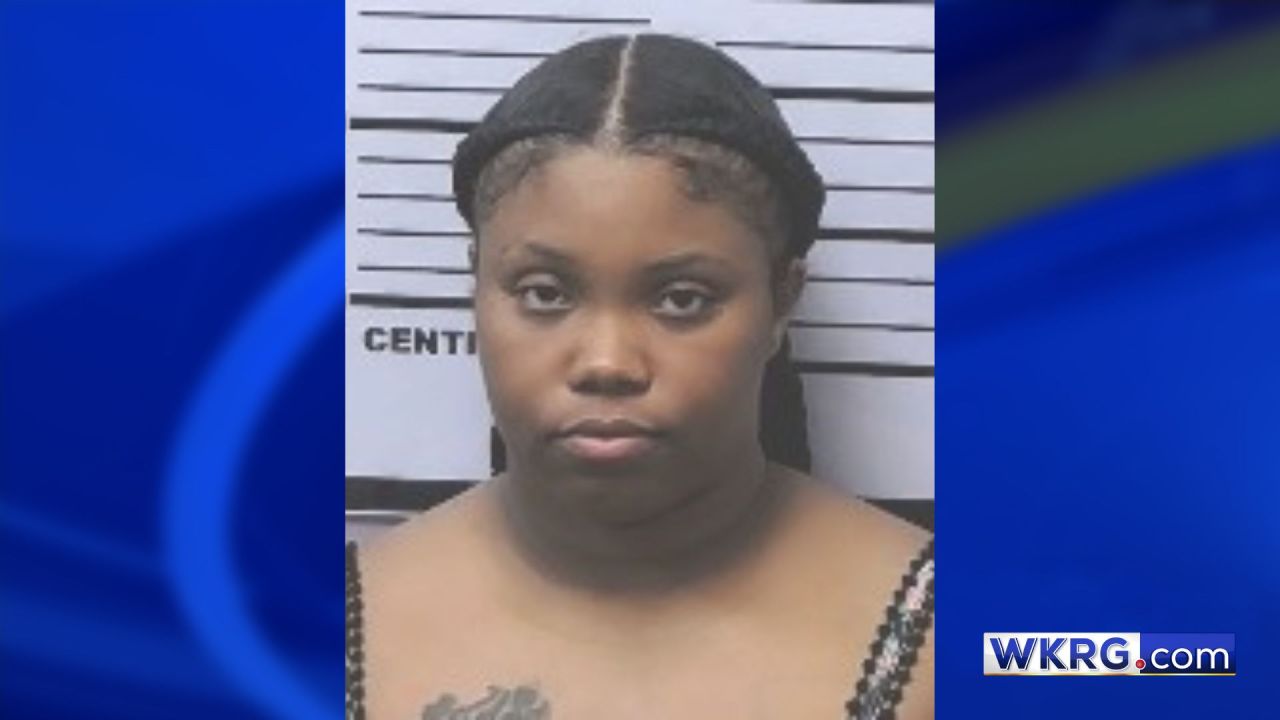 Mobile woman allegedly cuts man during fight, fires shot