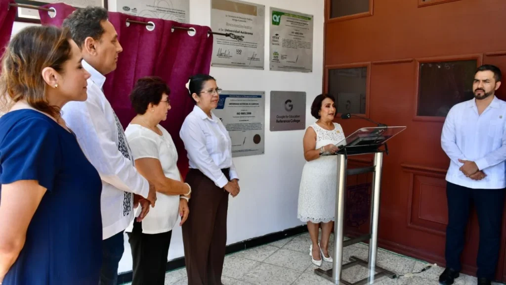 Develan placa de edificio libre de humo de tabaco en la UACAM