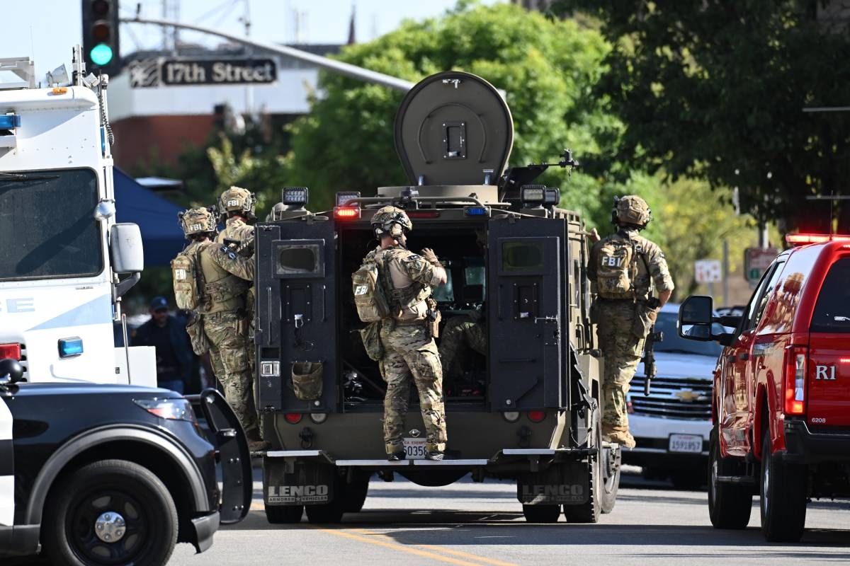 Suspect who took 10 people hostage in California standoff has been shot ...