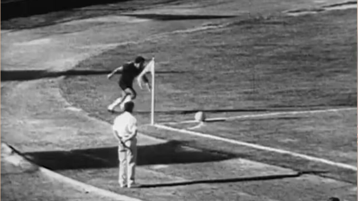 Un día como hoy en el Mundial: El histórico gol olímpico de Marcos Coll ...